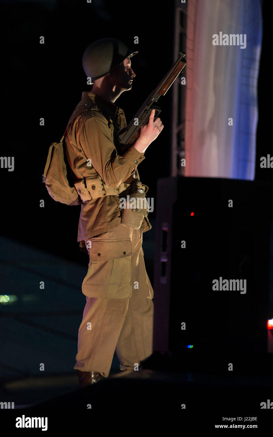 An Army 3rd Infantry Regiment ‘The Old Guard” soldier stands atop the ...