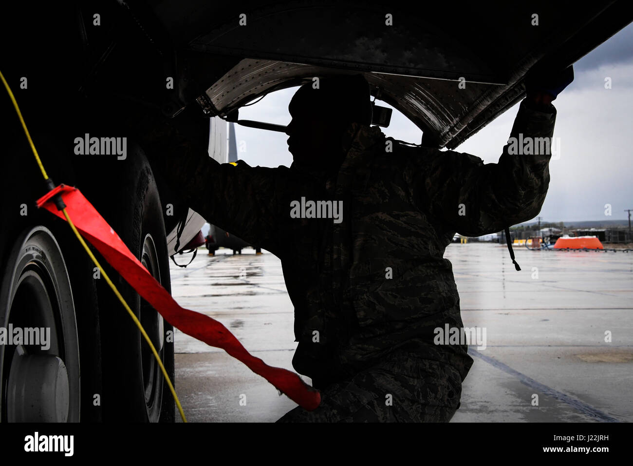 146th aircraft maintenance squadron hi-res stock photography and images ...