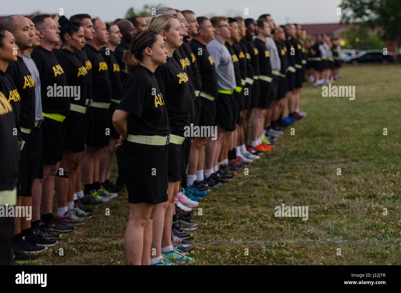 U.S. Army Reserve Command officers and noncommissioned officers ...