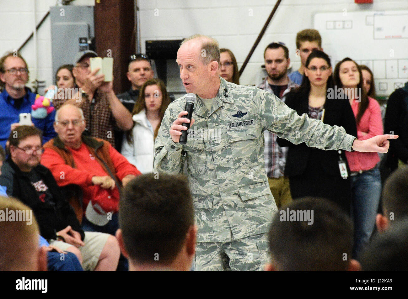 Maj. Gen. Don Dunbar, Wisconsin's adjutant general, addresses the ...