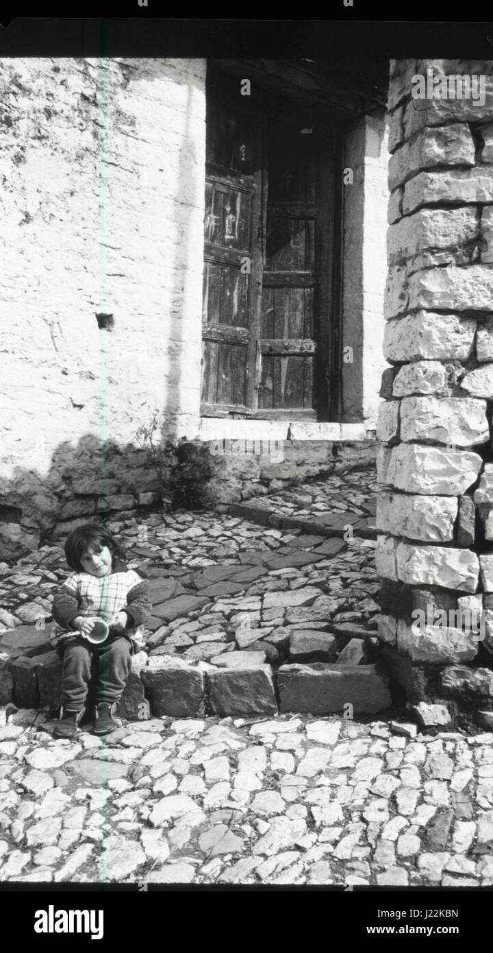 CHILD SITTING ON A STEP Stock Photo - Alamy