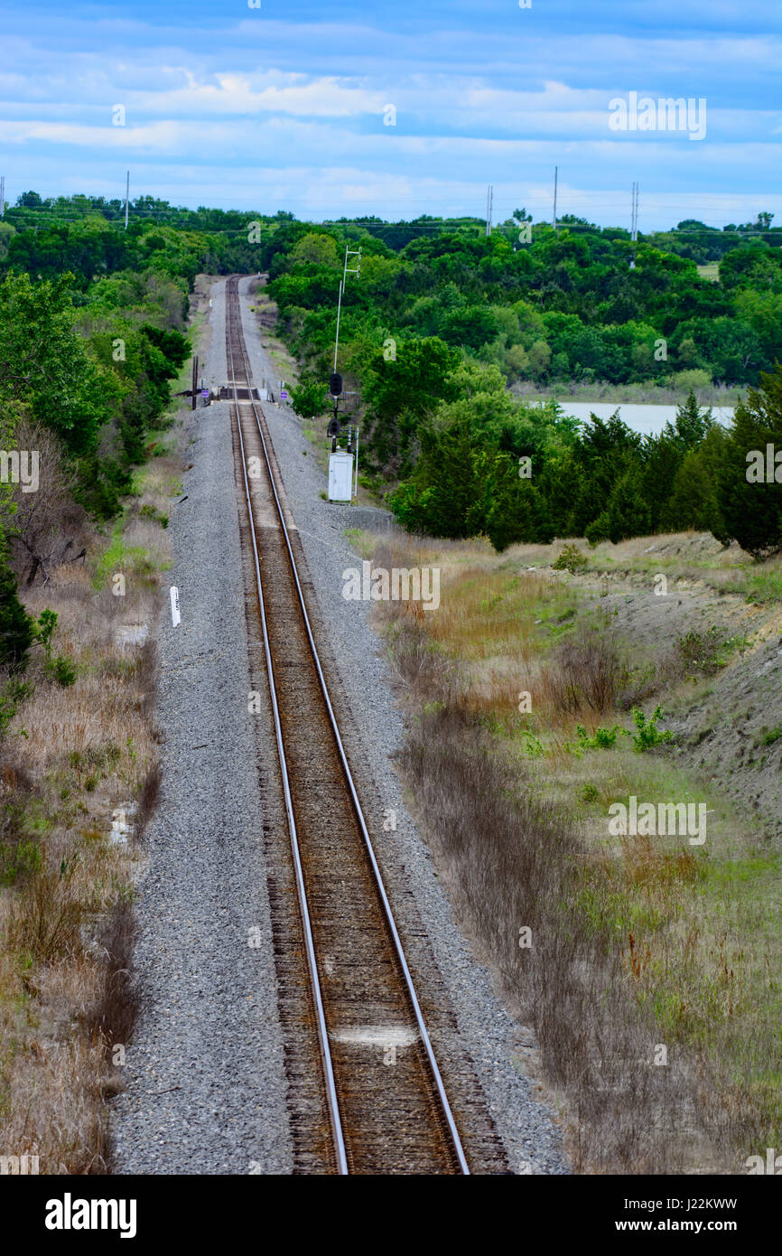 Train tracks viewed from above/Long section of train tracks ...