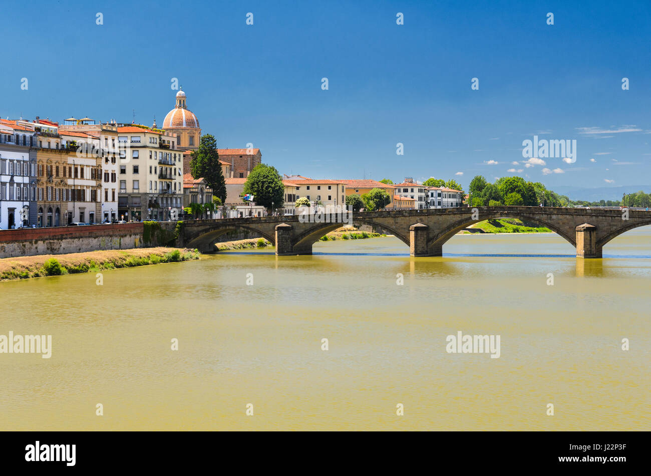 Ponte Vecchio Firenze estate Stock Photo - Alamy