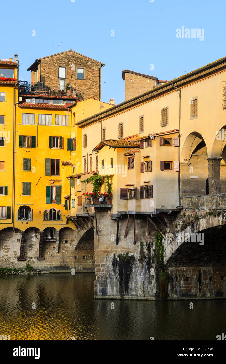 Ponte Vecchio Firenze estate Stock Photo - Alamy