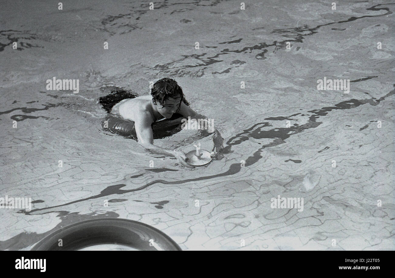 Paddling pool 1950s hi-res stock photography and images - Alamy