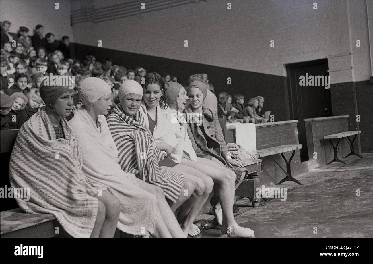 1950s swimming pool hi-res stock photography and images - Alamy