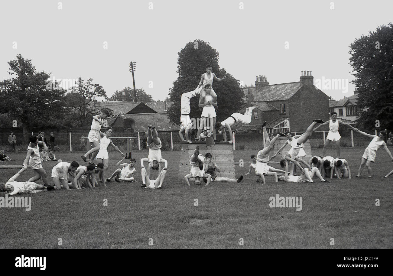 Group fifties 50s 1950s hi-res stock photography and images - Alamy