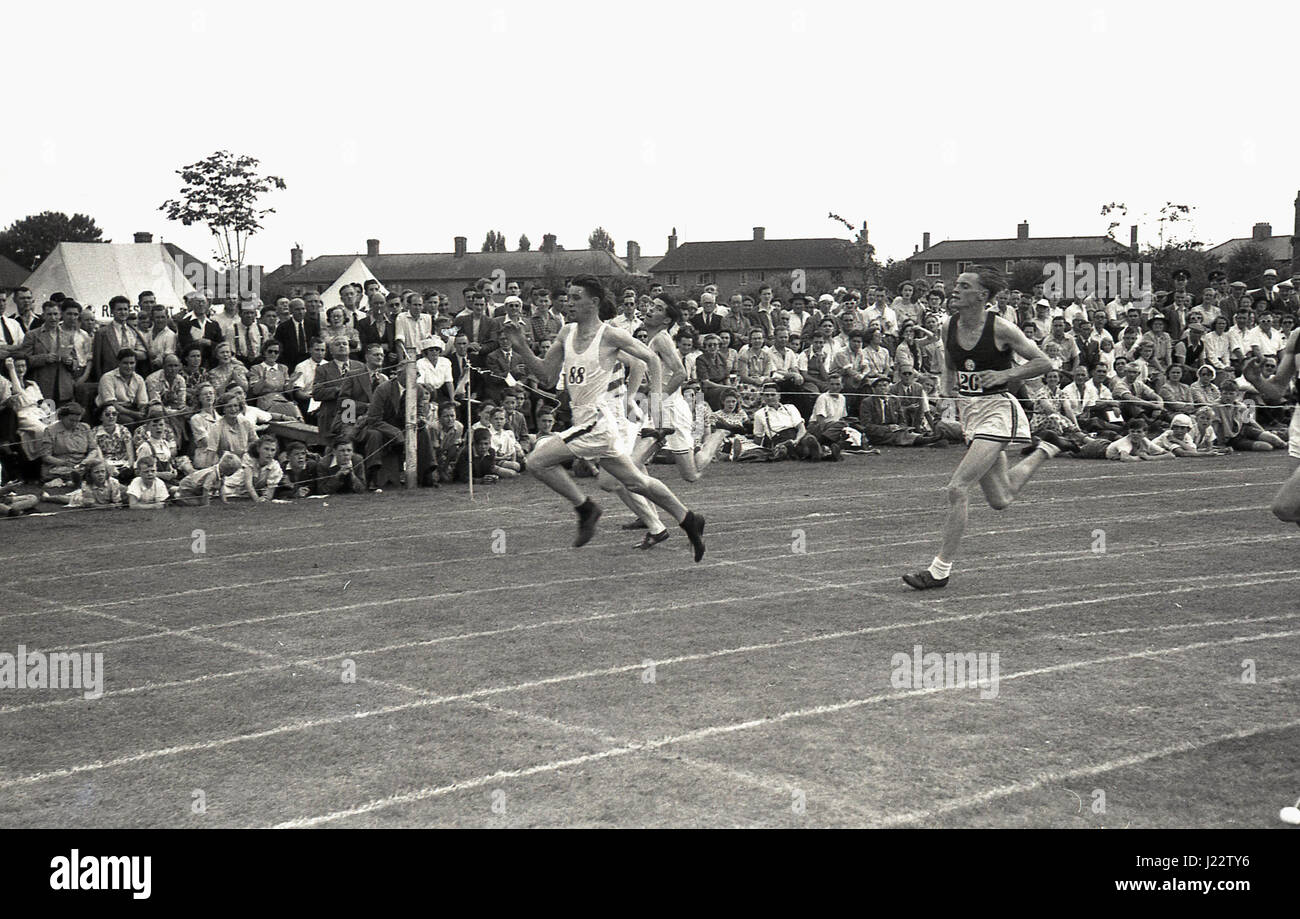 1950s Running Stock Photos & 1950s Running Stock Images - Alamy