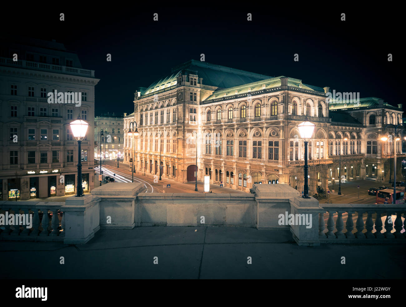 Vienna state opera house balcony hi-res stock photography and images ...