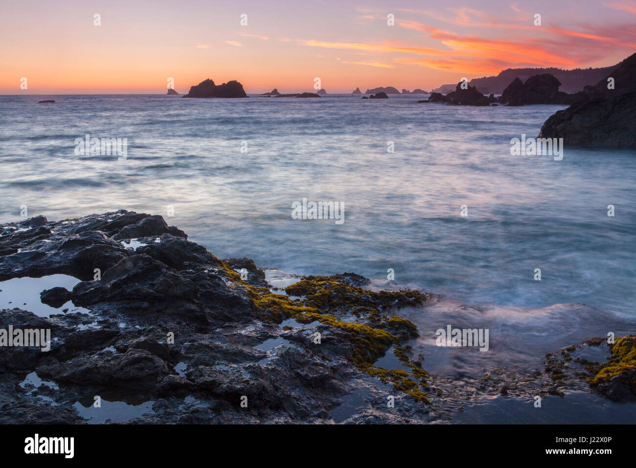 Sunset at Harris Beach in Harris Beach State Park on the Oregon coast ...