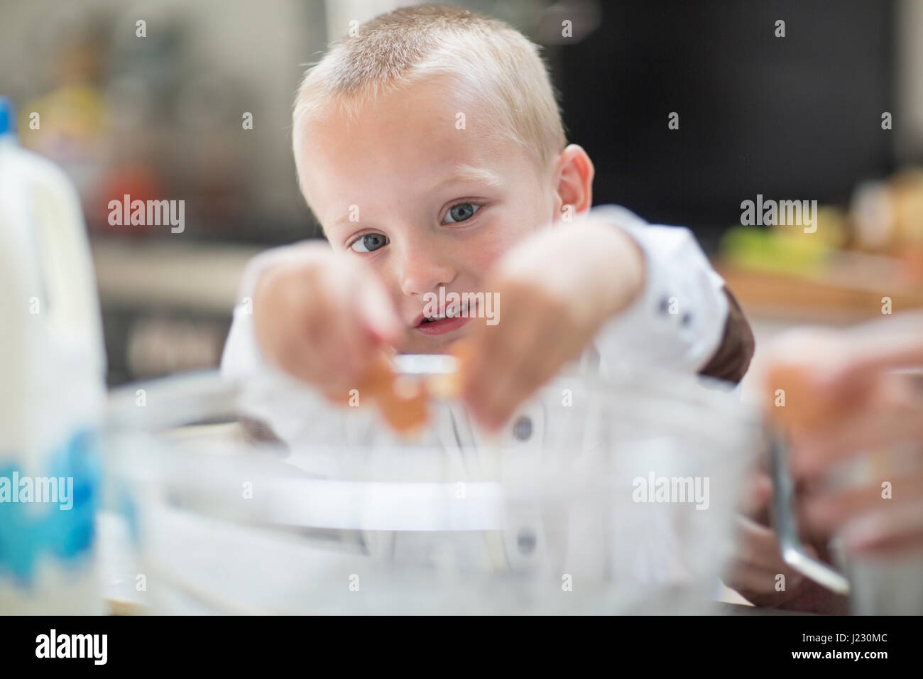 Boy learning to cook hi-res stock photography and images - Alamy