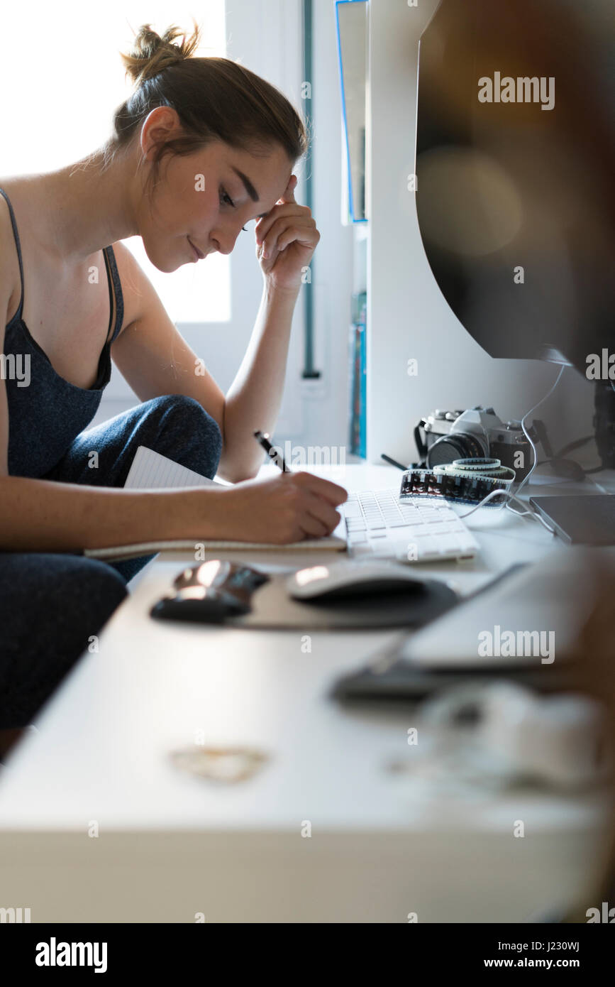 Notepad notes camera on hi-res stock photography and images - Alamy