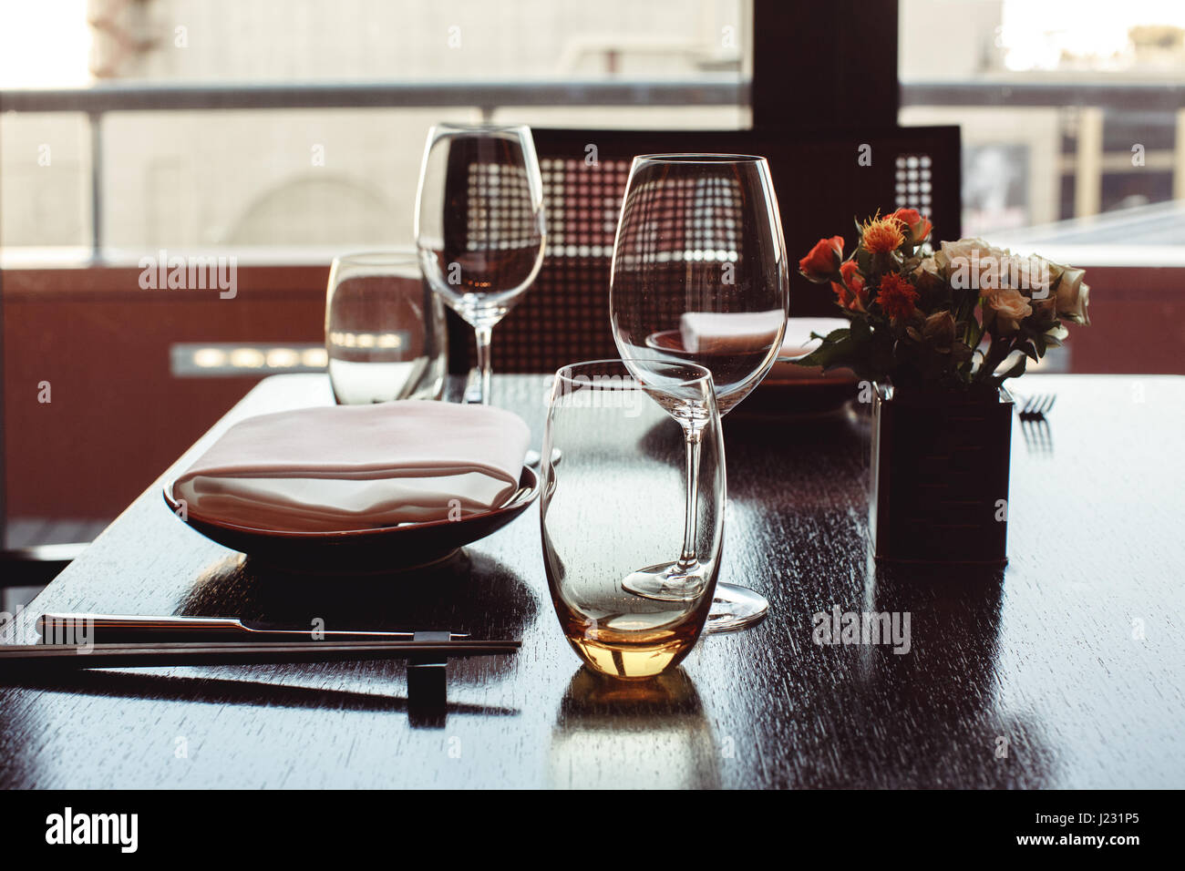 Table of restaurant hi-res stock photography and images - Alamy