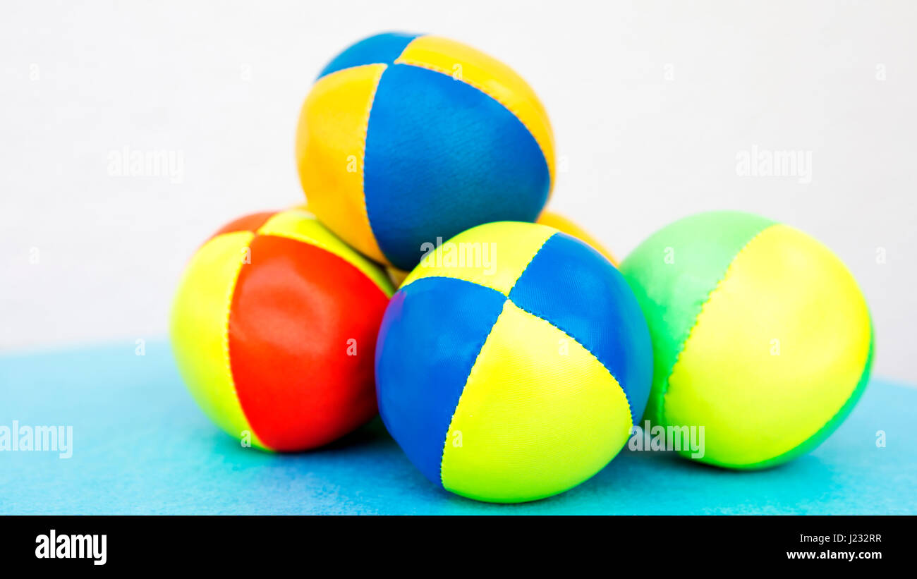 Juggling too many balls hi-res stock photography and images - Alamy
