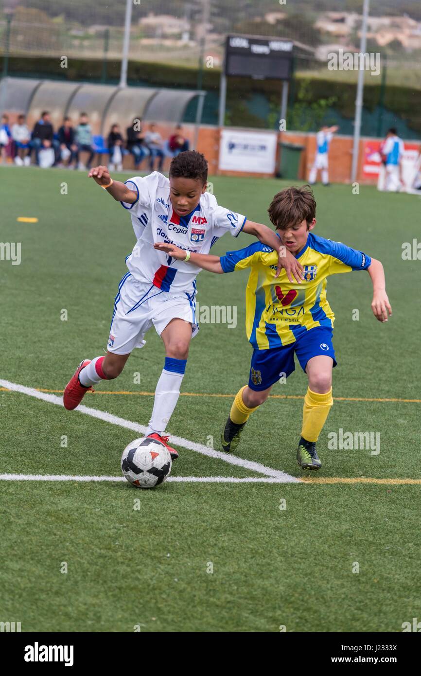 Soccer spain children playing hi-res stock photography and images - Alamy