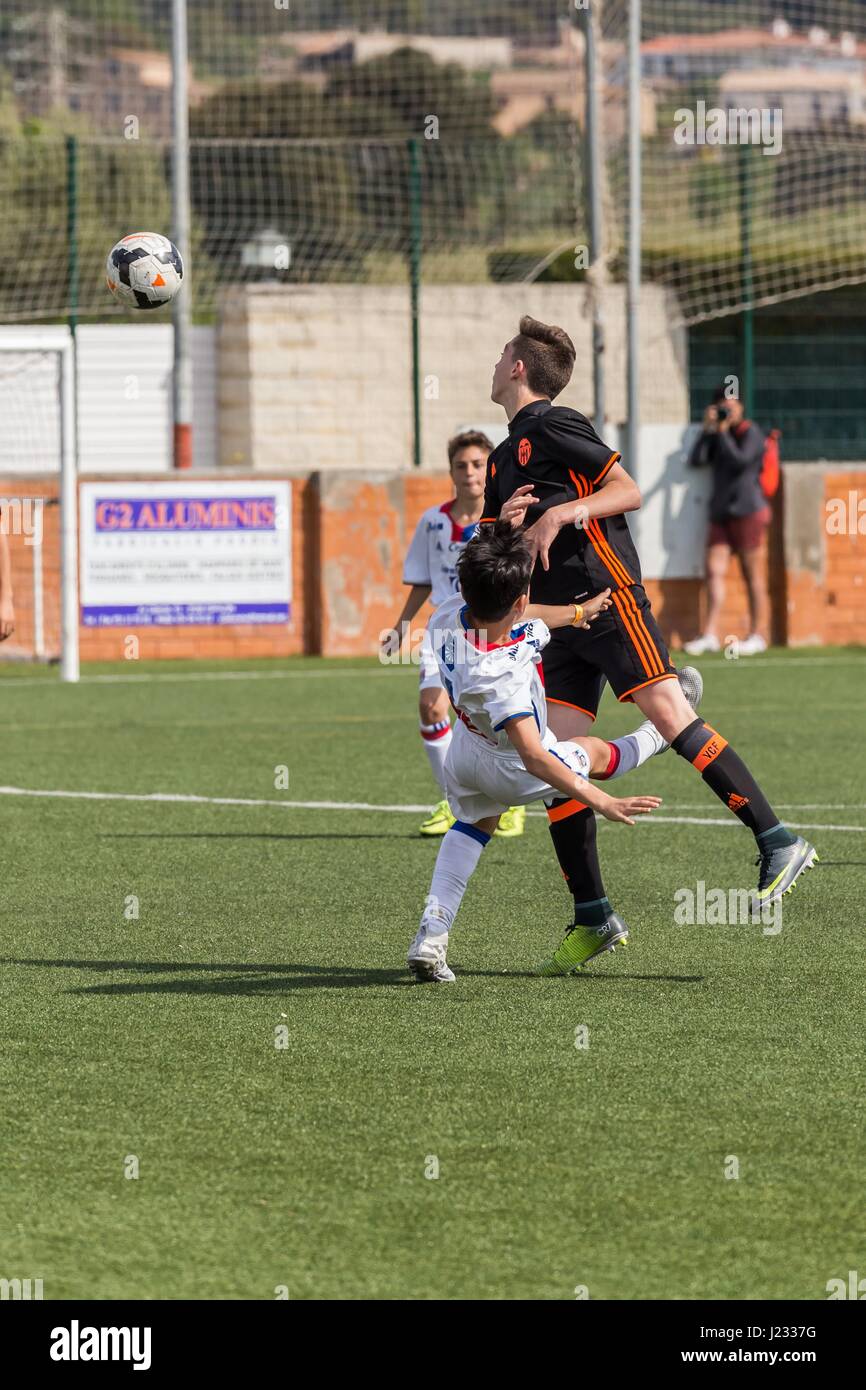 Children playing soccer spain hi-res stock photography and images - Alamy