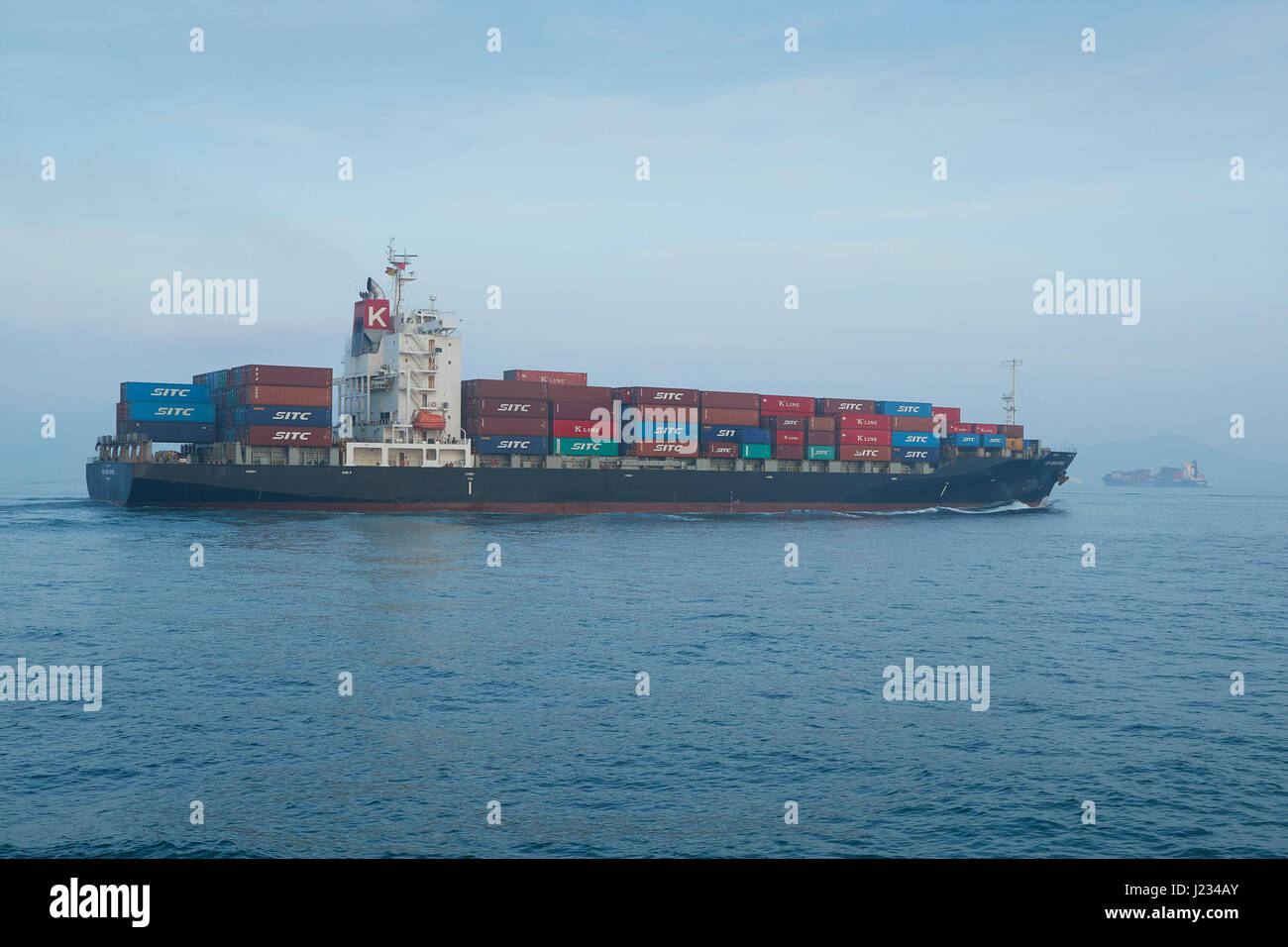 Shipping andes hi-res stock photography and images - Alamy