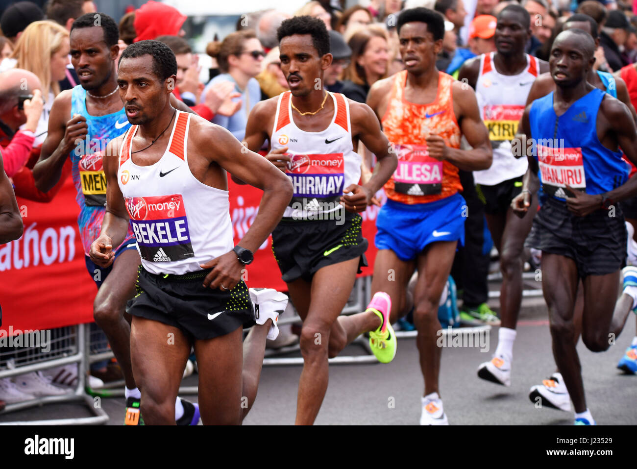 Winner Daniel Wanjiru and the lead pack at the 2017 Virgin London ...