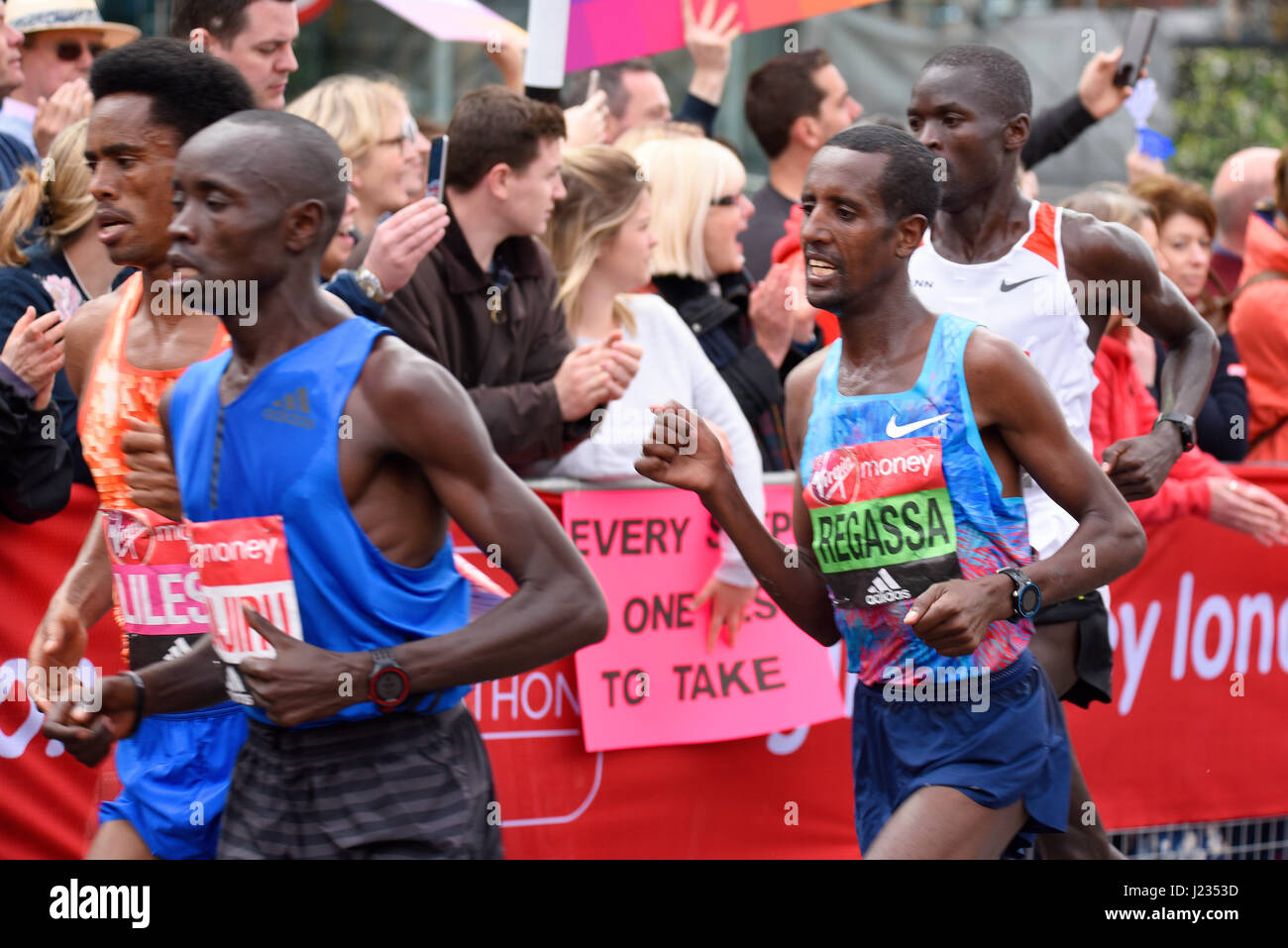 Winner Daniel Wanjiru, Regassa and the lead pack at the 2017 Virgin ...