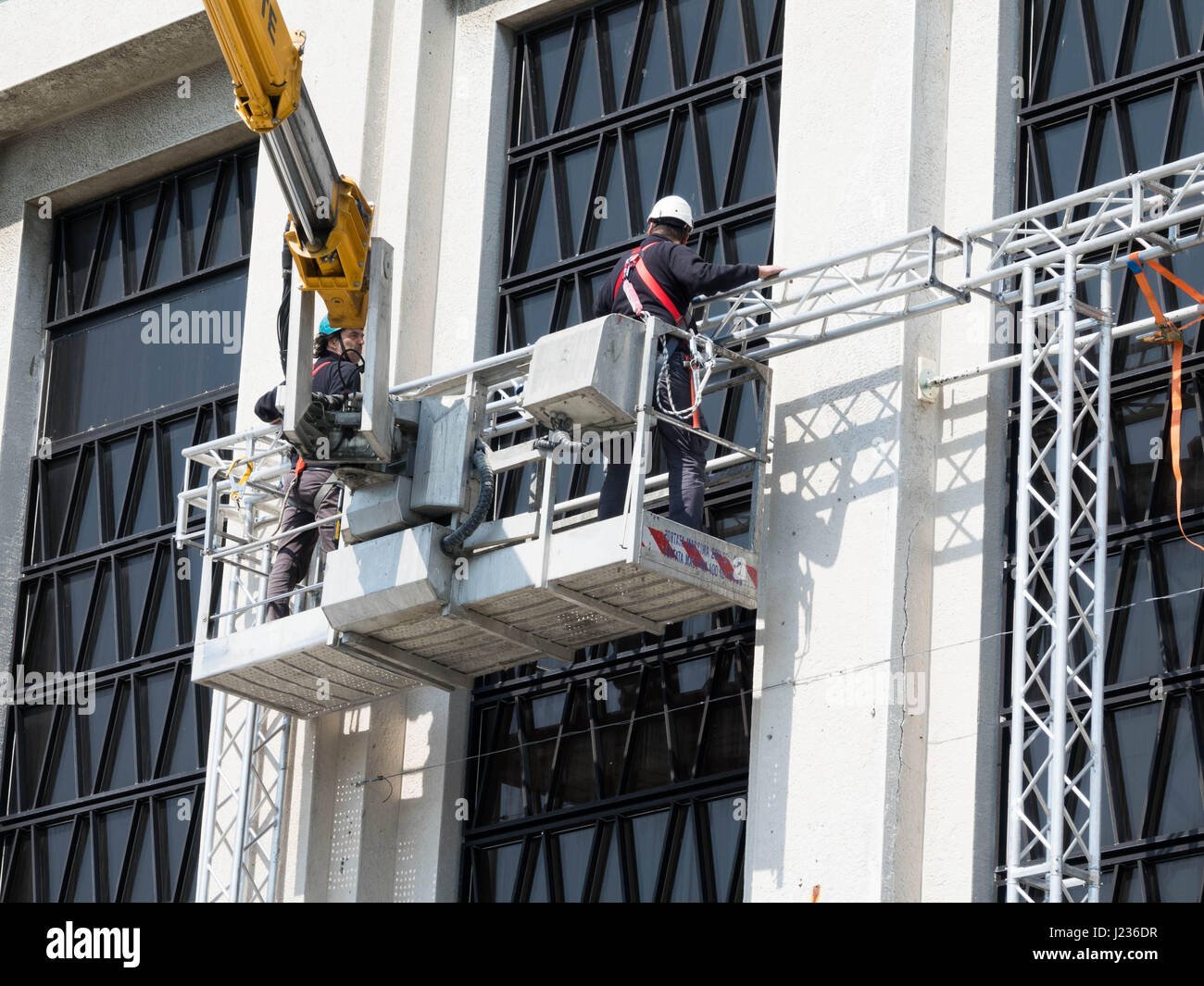 Aerial access platform hi-res stock photography and images - Alamy