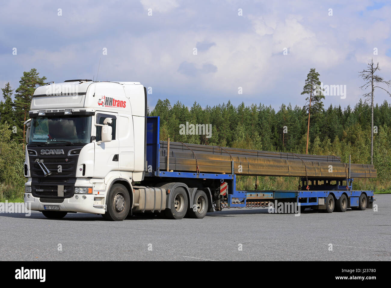Moving steel beams hi-res stock photography and images - Alamy