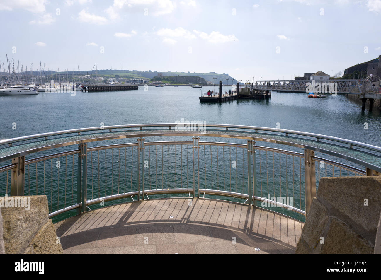 The Mayflower Memorial, Plymouth, UK Stock Photo - Alamy