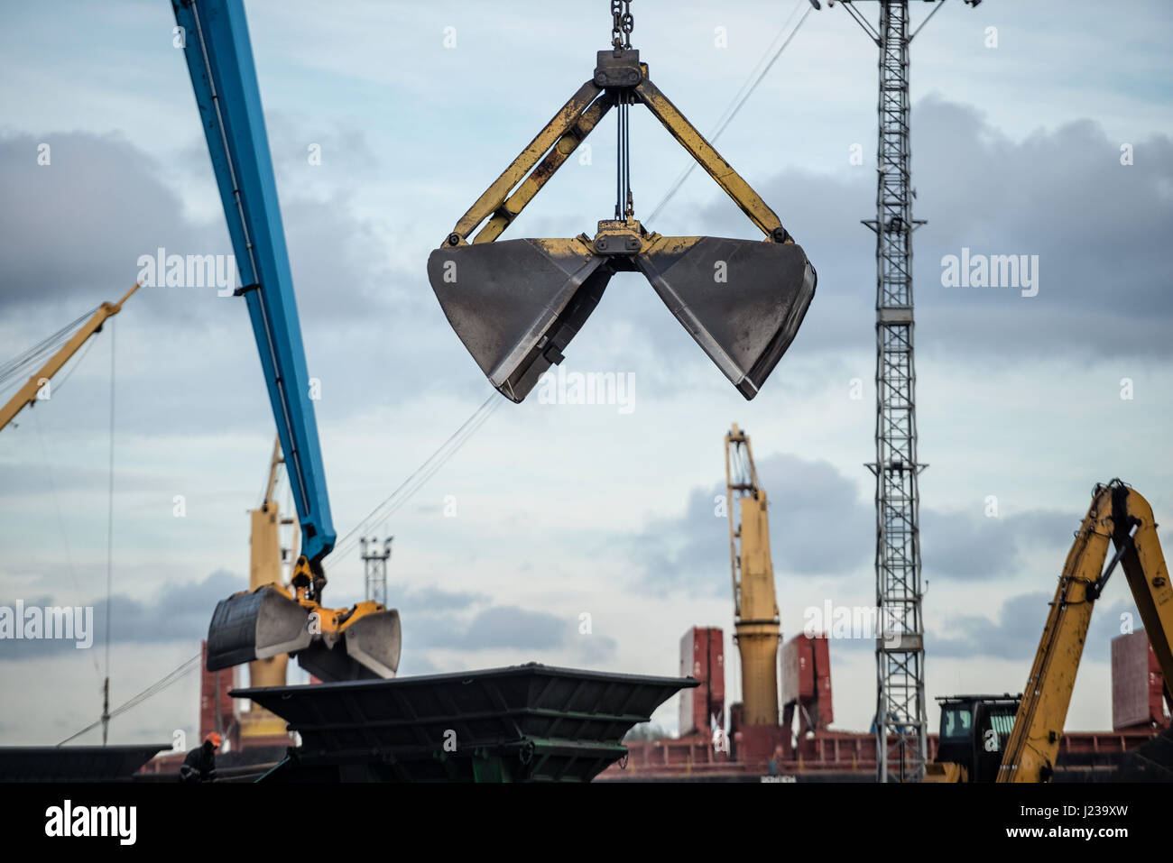 Handling equipment hi-res stock photography and images - Alamy