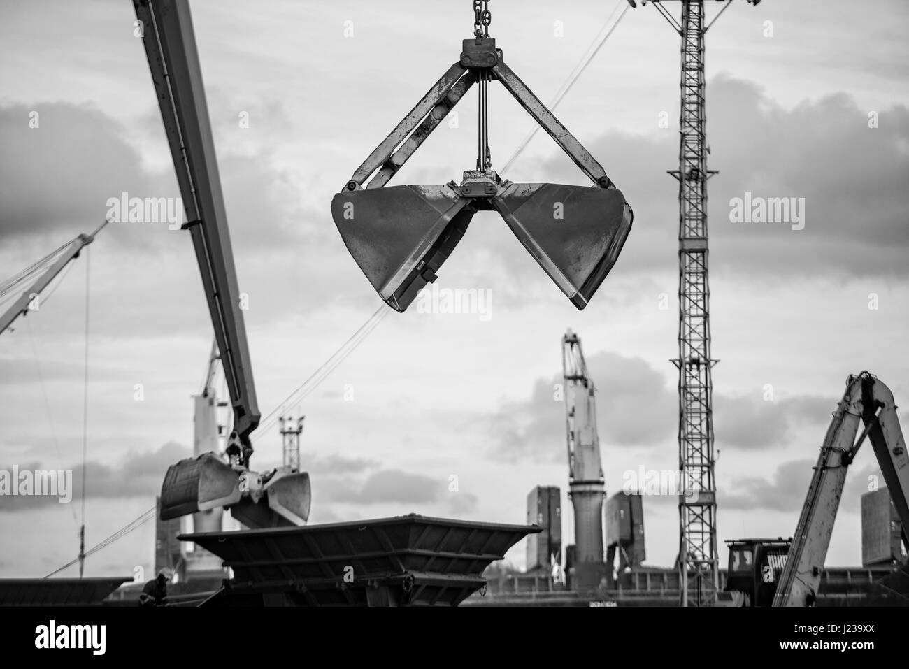 Ship handling equipment Black and White Stock Photos & Images - Alamy