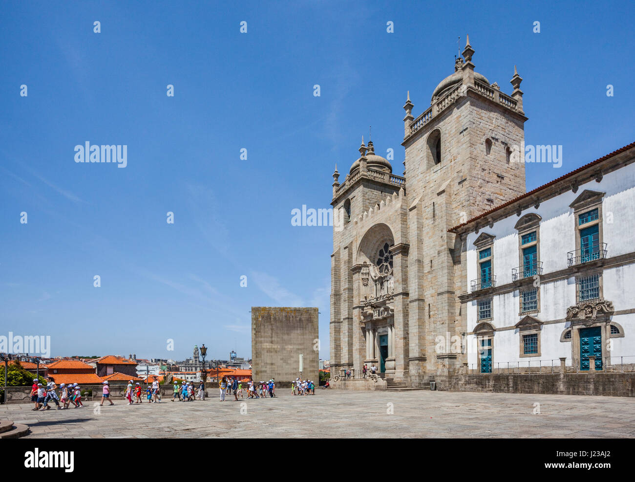 Portugal, Region Norte, Porto, Terreiro da Sé, the square in front of ...