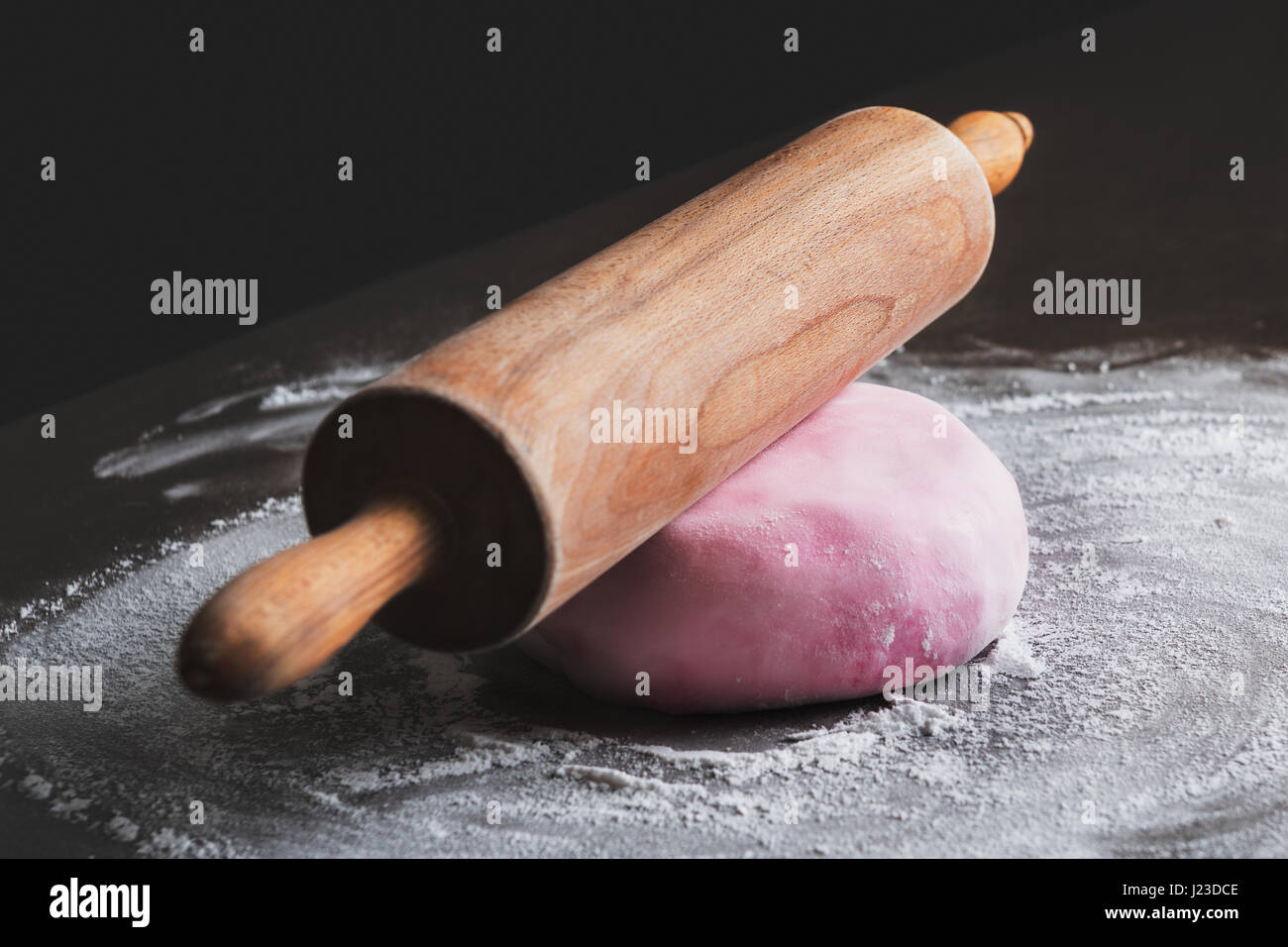 Rolling pin and pink sugar paste on kitchen counter Stock Photo - Alamy
