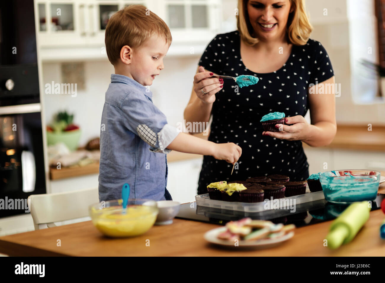 Mom son bake cookies hi-res stock photography and images - Alamy