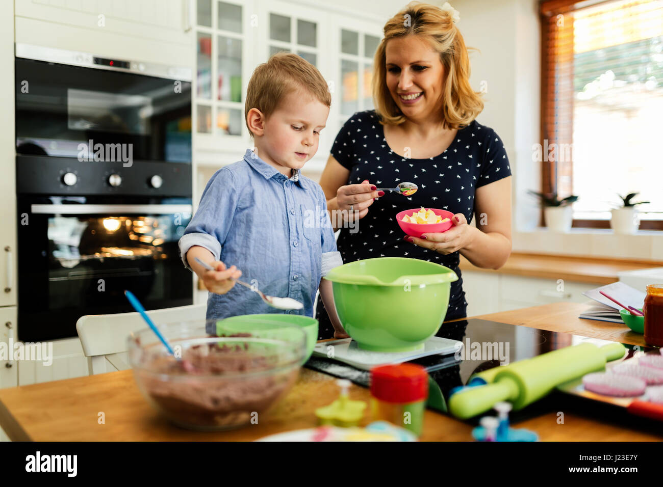 Kitchen helper woman hi-res stock photography and images - Alamy