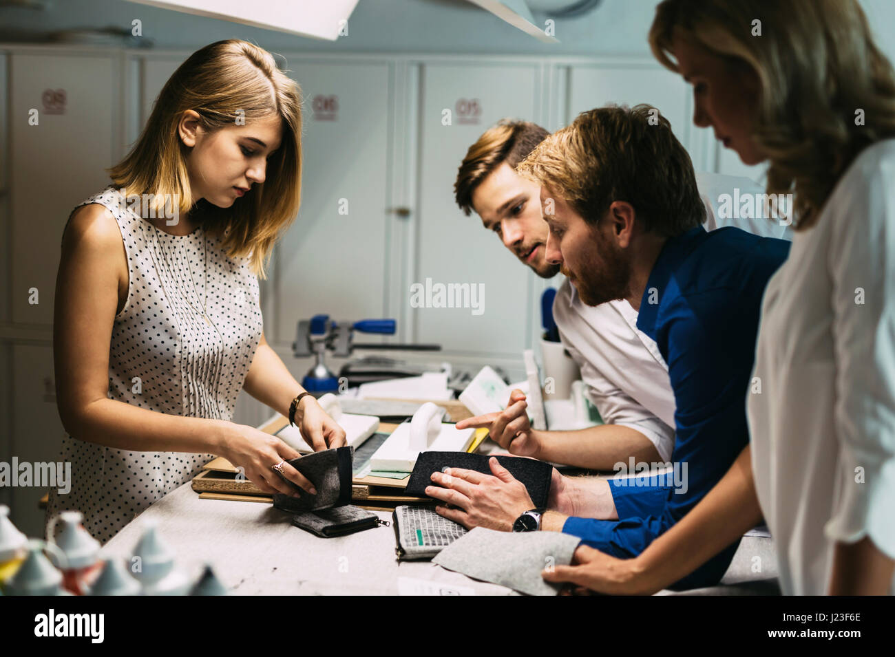 Teamwork collaboration hi-res stock photography and images - Alamy
