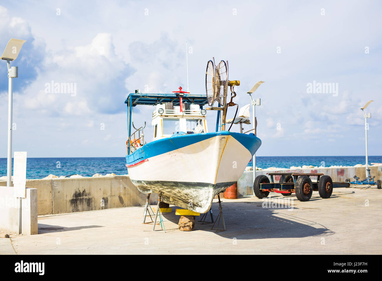 The yachts are aground in shallow sea water. Boat run aground in ...