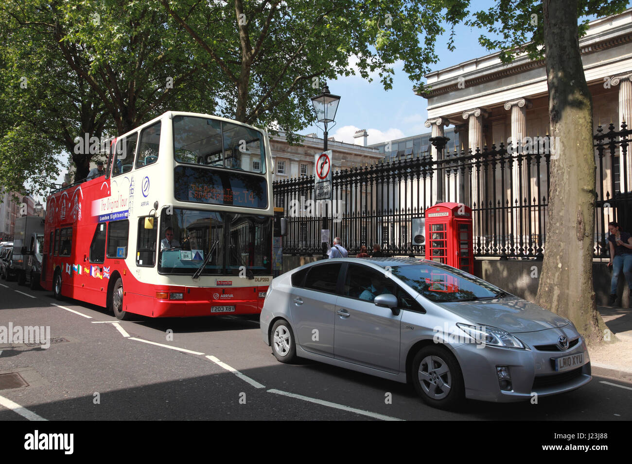 The original tour bus company london hi-res stock photography and ...