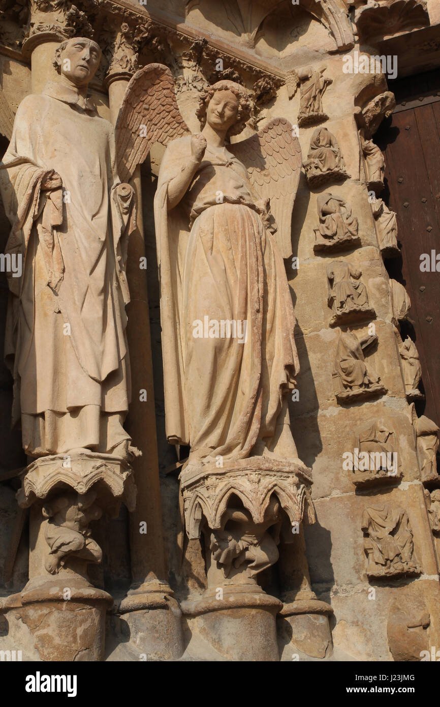 The smiling angel on the cathedral in Reims, France Stock Photo - Alamy