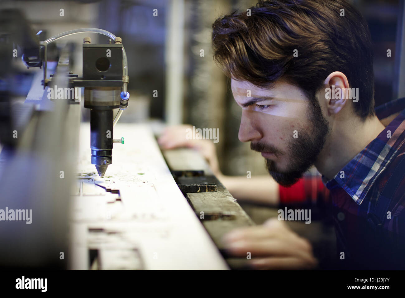 Laser cutter hi-res stock photography and images - Alamy