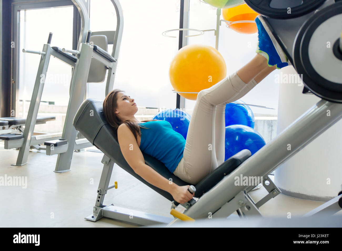 Muscle woman hi-res stock photography and images - Alamy