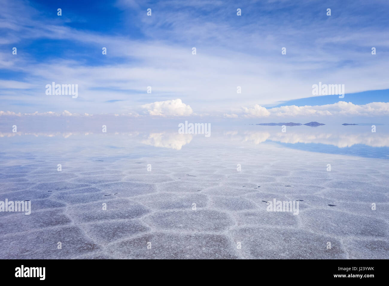 Salar de Uyuni salt white flats desert, Andes Altiplano, Bolivia Stock ...