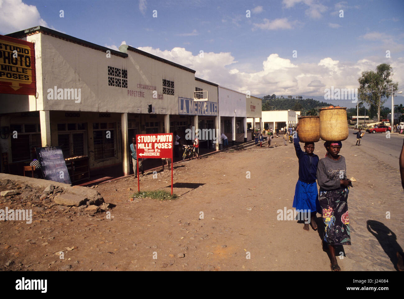 Rwanda street scene hi-res stock photography and images - Alamy