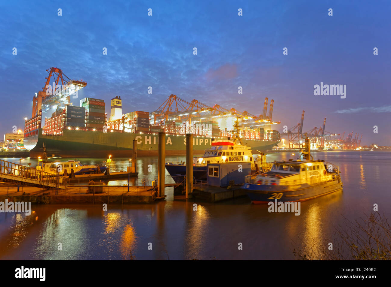Container ship at night at Hamburg harbor, Containerterminal Eurogate ...