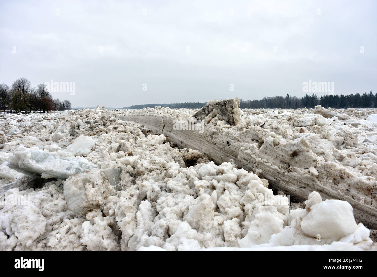 Spring flood threat. The ice jam on the river Stock Photo - Alamy