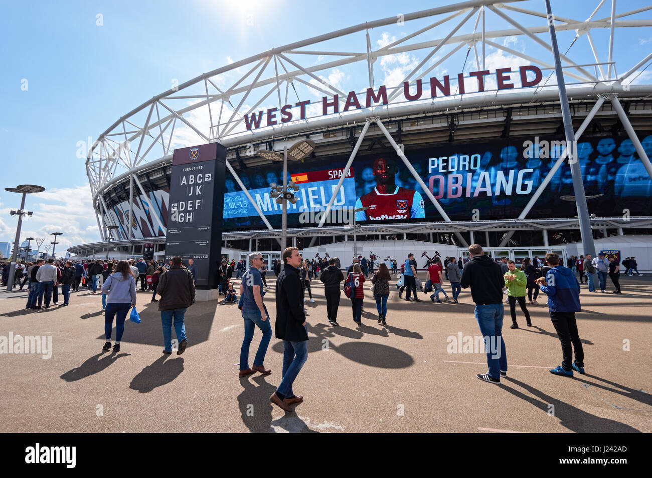 West Ham United Fans High Resolution Stock Photography and Images - Alamy
