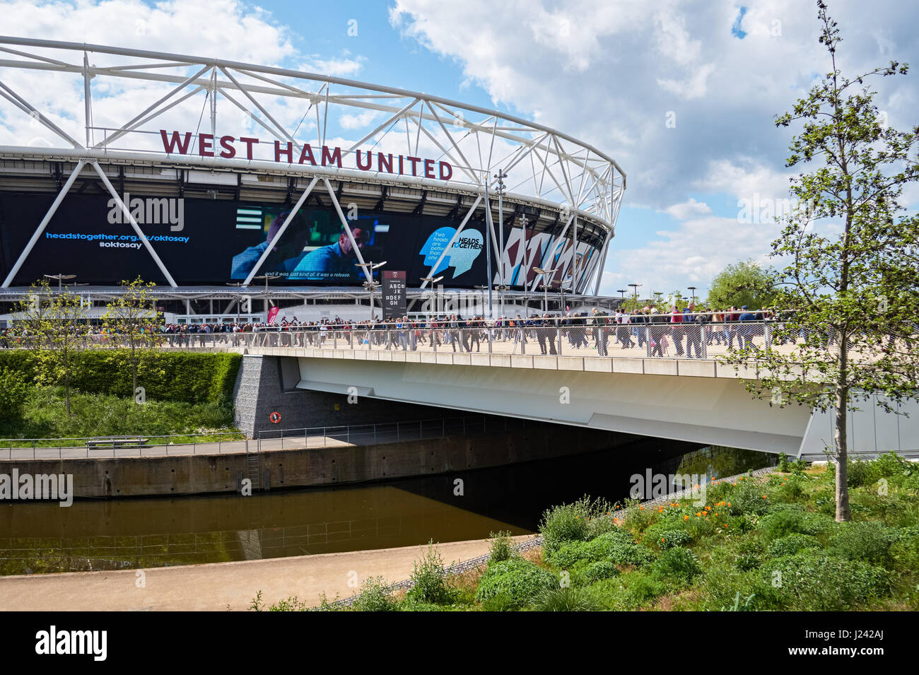 West Ham United Fans High Resolution Stock Photography and Images - Alamy