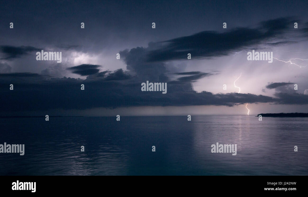 Weather lightning hi-res stock photography and images - Alamy