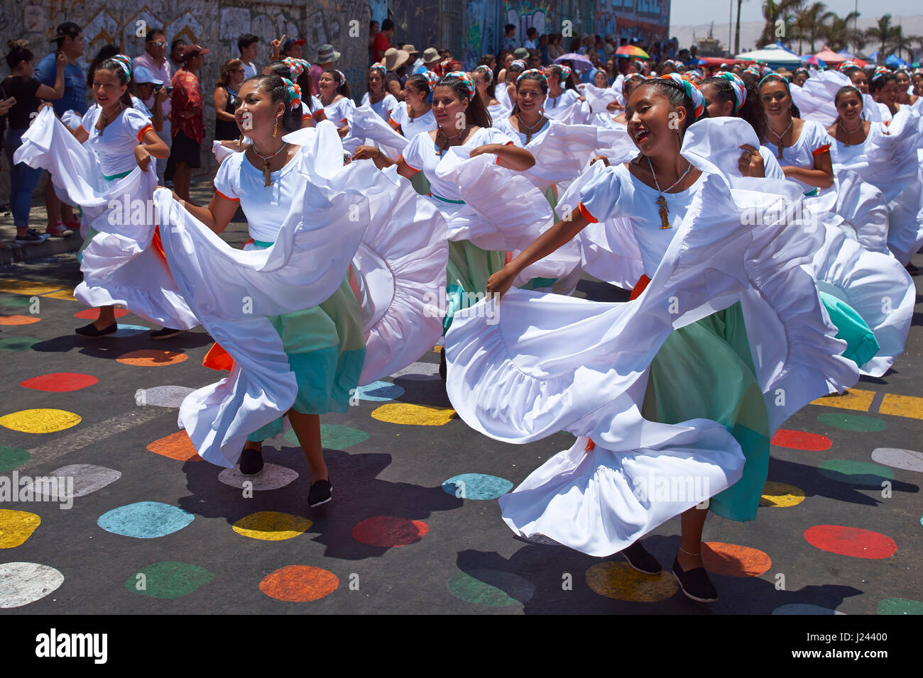 Group of dancers of Africa descent (Afrodescendiente) performing at the ...