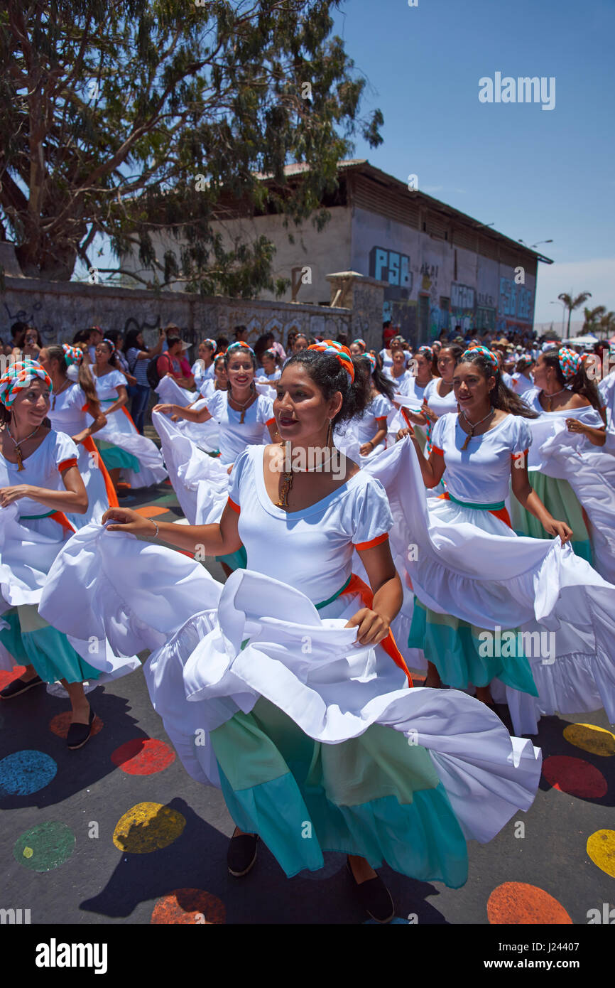 Group of dancers of Africa descent (Afrodescendiente) performing at the ...