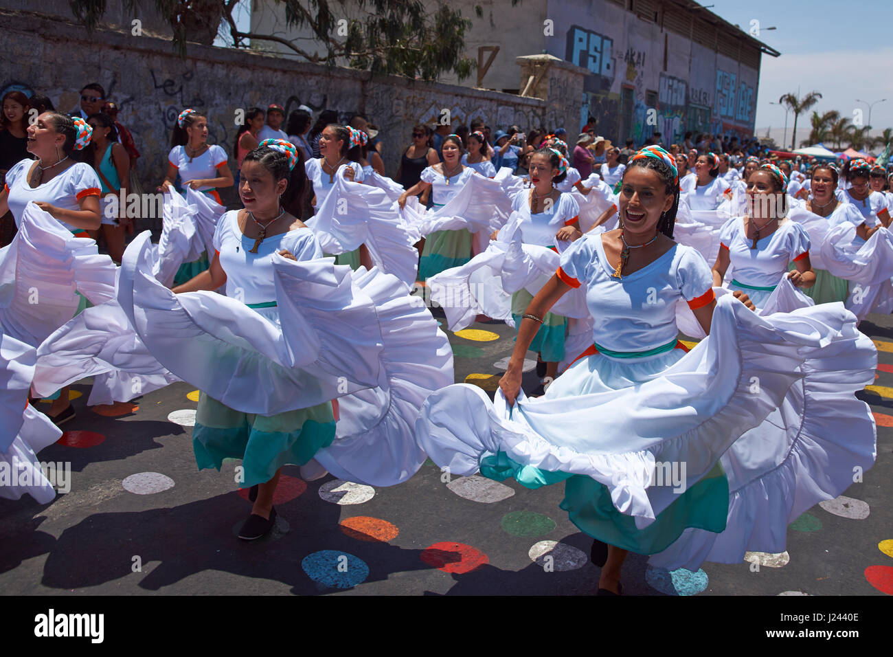 Group of dancers of Africa descent (Afrodescendiente) performing at the ...