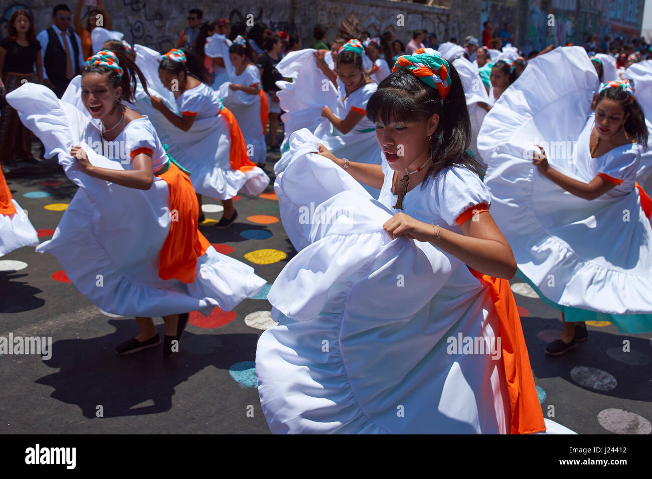 Group of dancers of Africa descent (Afrodescendiente) performing at the ...