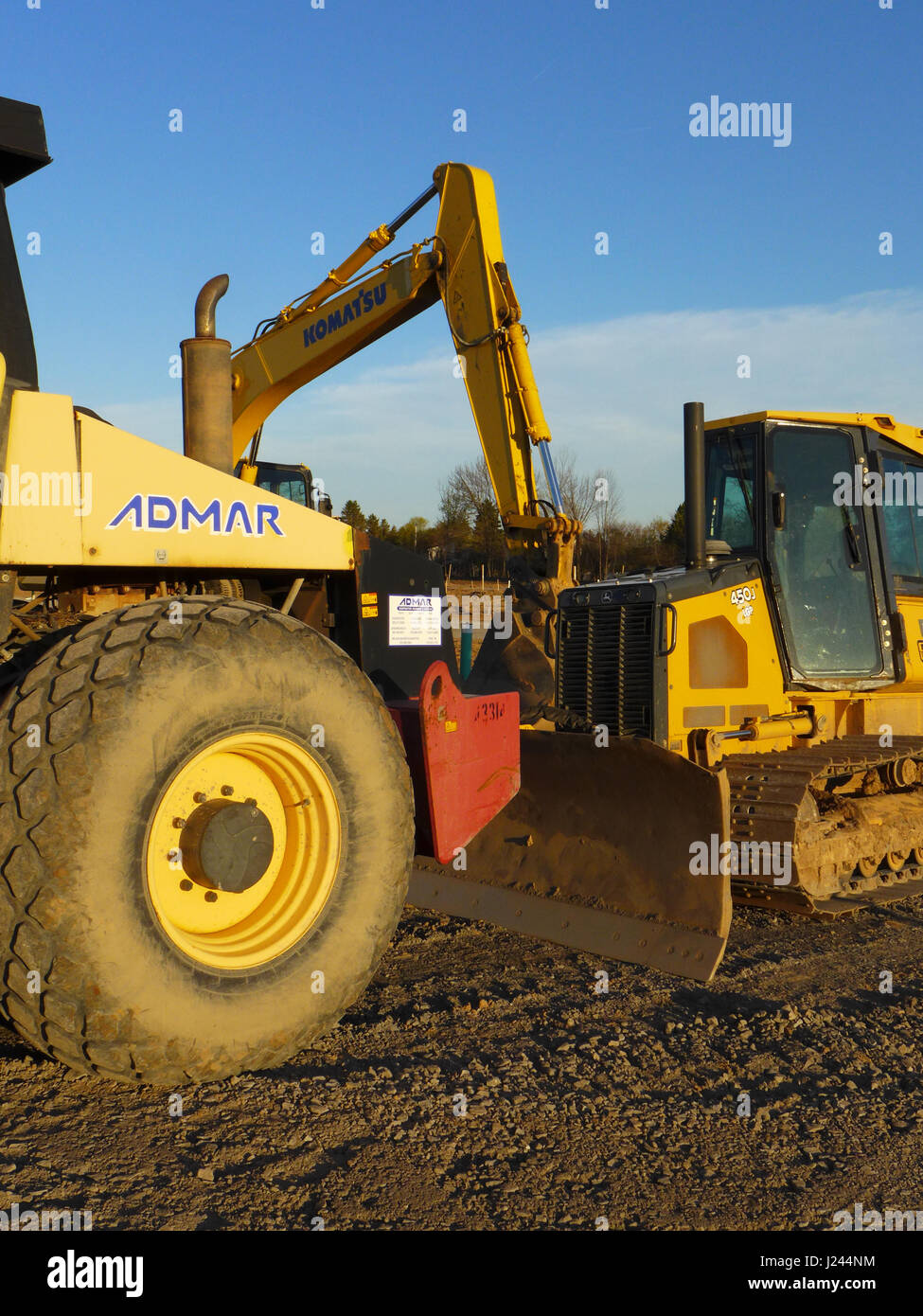 Heavy duty earth moving equipment Stock Photo - Alamy